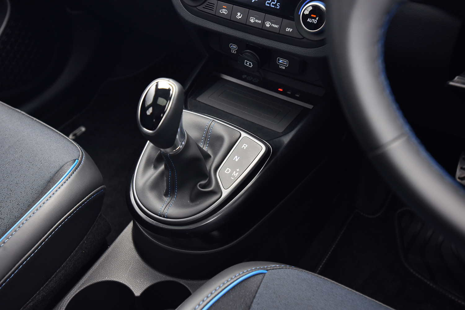 Hyundai Exter Top-spec AMT vs Hyundai i20 Sportz Turbo-Petrol DCT ...