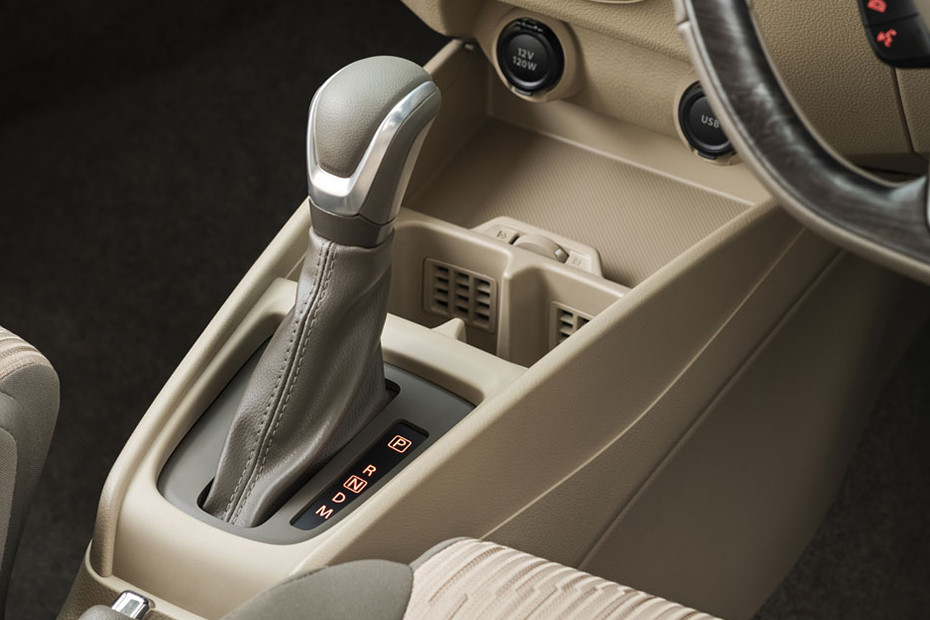 Toyota Rumion Colour Options Revealed | CarDekho.com