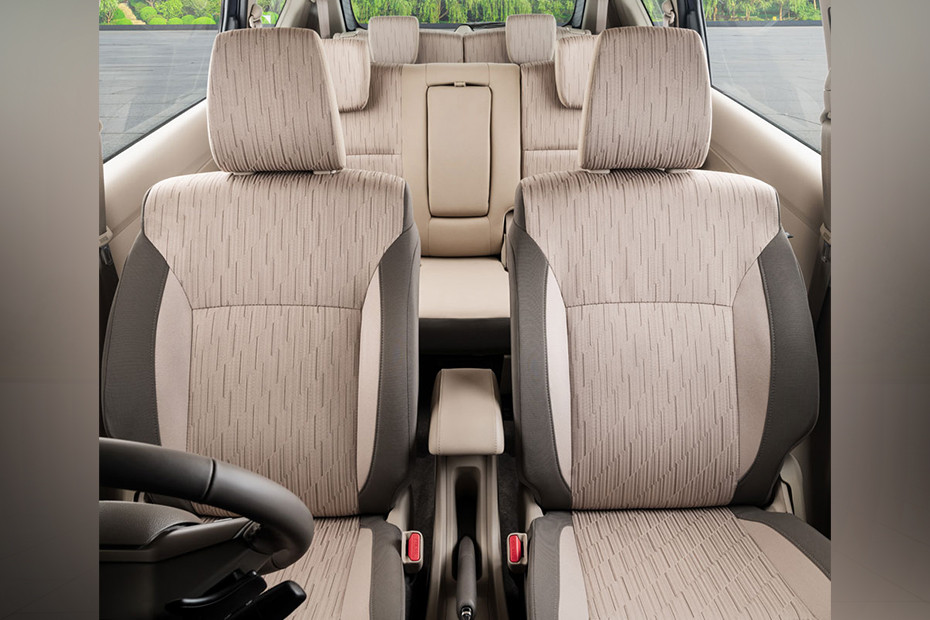 Toyota Rumion Variant-wise Features Explained | CarDekho.com