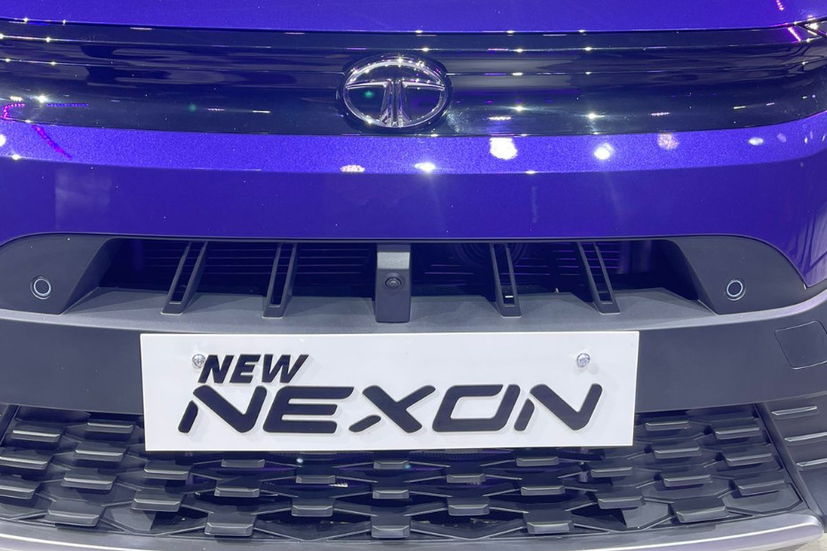 10 New Features Offered On The Tata Nexon Facelift | CarDekho.com
