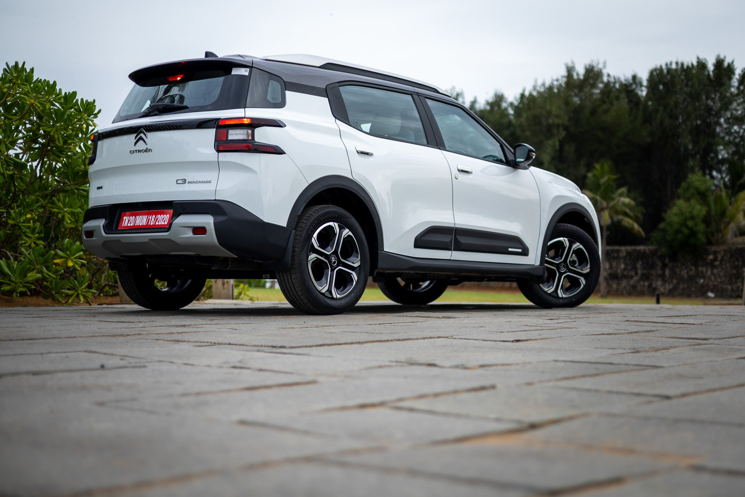 Citroen C3 Aircross Variant-Wise Features Detailed | CarDekho.com