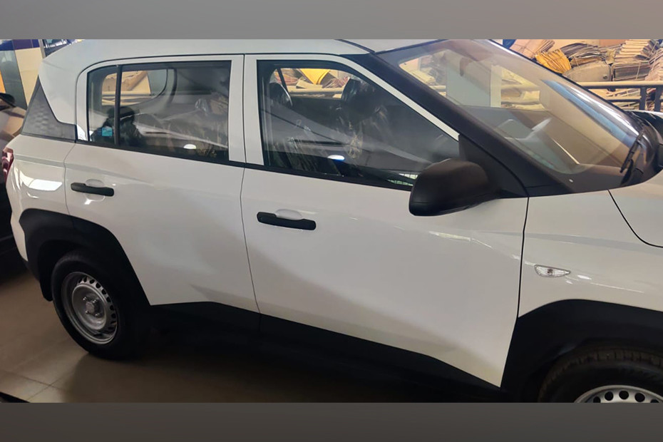 Hyundai Exter Base-spec EX Variant Detailed In 5 Images | CarDekho.com