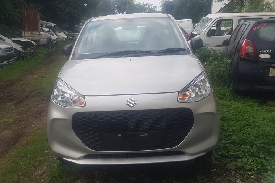 Maruti Alto K10 Lower-spec LXi Variant Detailed In 6 Images | CarDekho.com