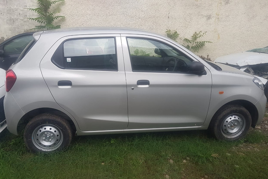 Maruti Alto K10 Lower-spec LXi Variant Detailed In 6 Images | CarDekho.com