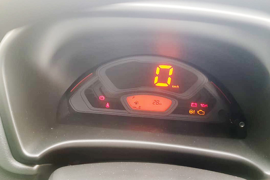 Maruti Alto K10 Lower-spec LXi Variant Detailed In 6 Images | CarDekho.com