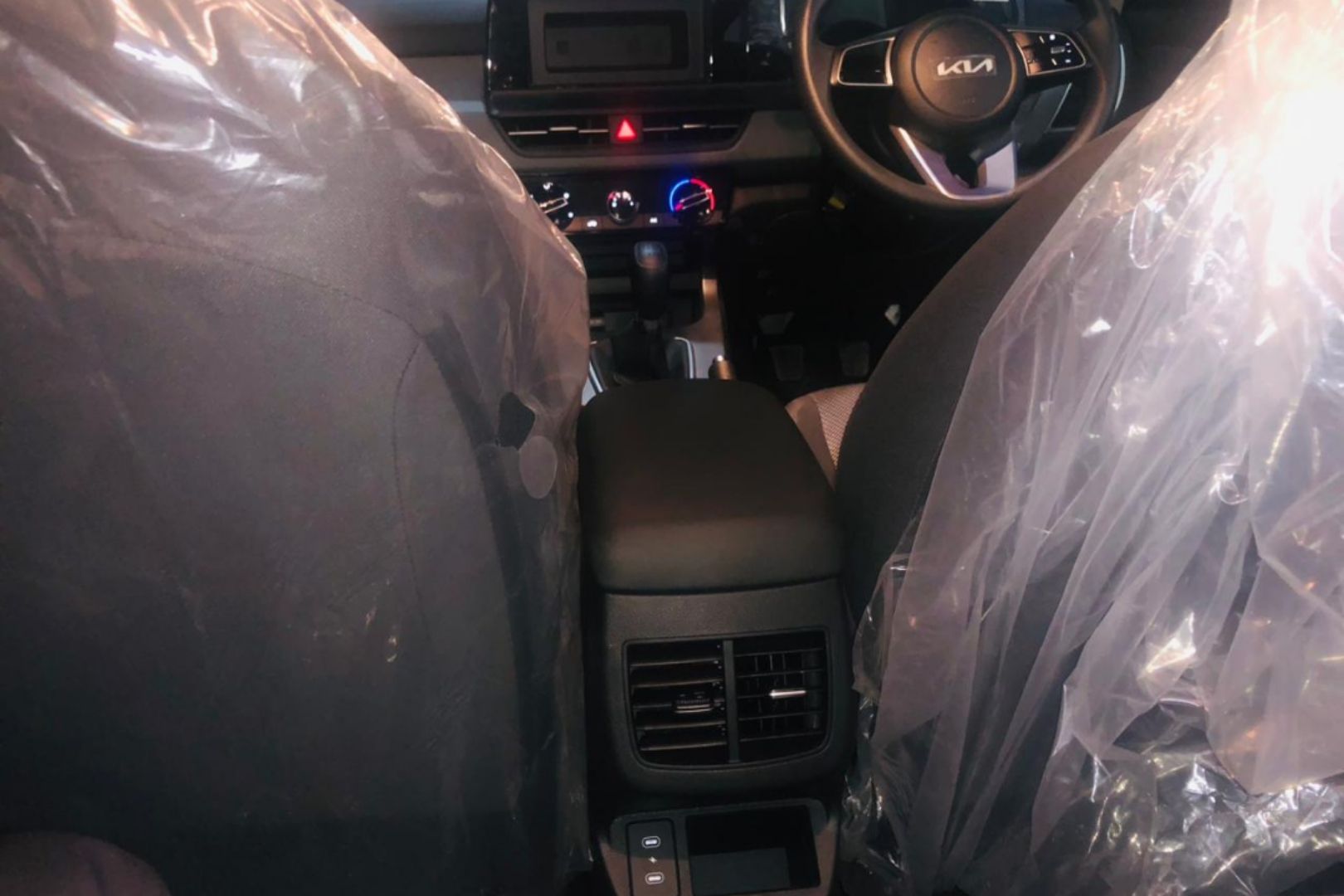 New Kia Seltos HTE Base Variant Explained In 7 Images | CarDekho.com