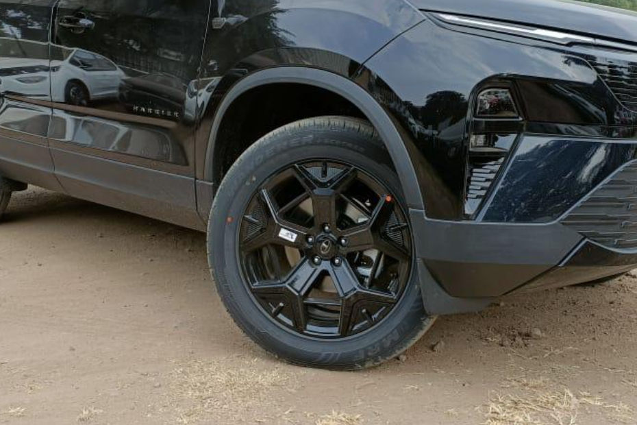 2023 Tata Harrier Facelift Dark Edition Detailed In 5 Images | CarDekho.com