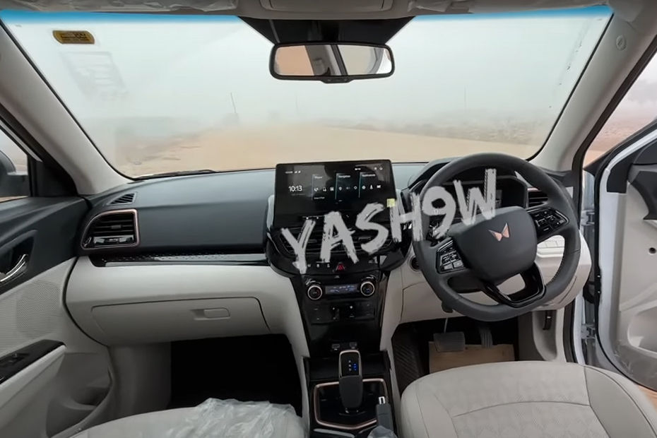 2024 Mahindra XUV400 Interior Spied, Gets A Bigger Touchscreen And ...