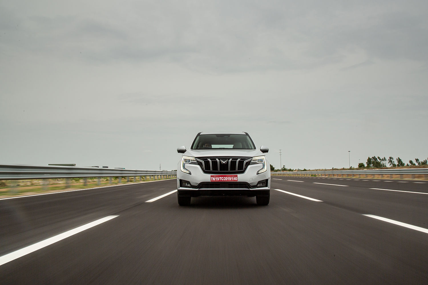 Mahindra XUV700 MX Petrol Automatic Variant To Launch Soon | CarDekho.com