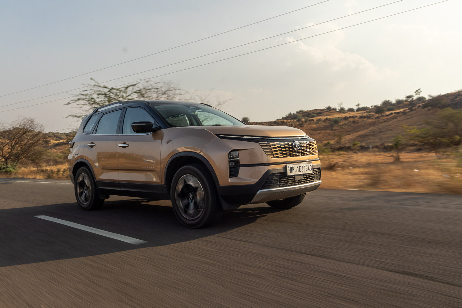 Tata Safari vs Mahindra XUV700 vs Toyota Innova Hycross: Space And ...