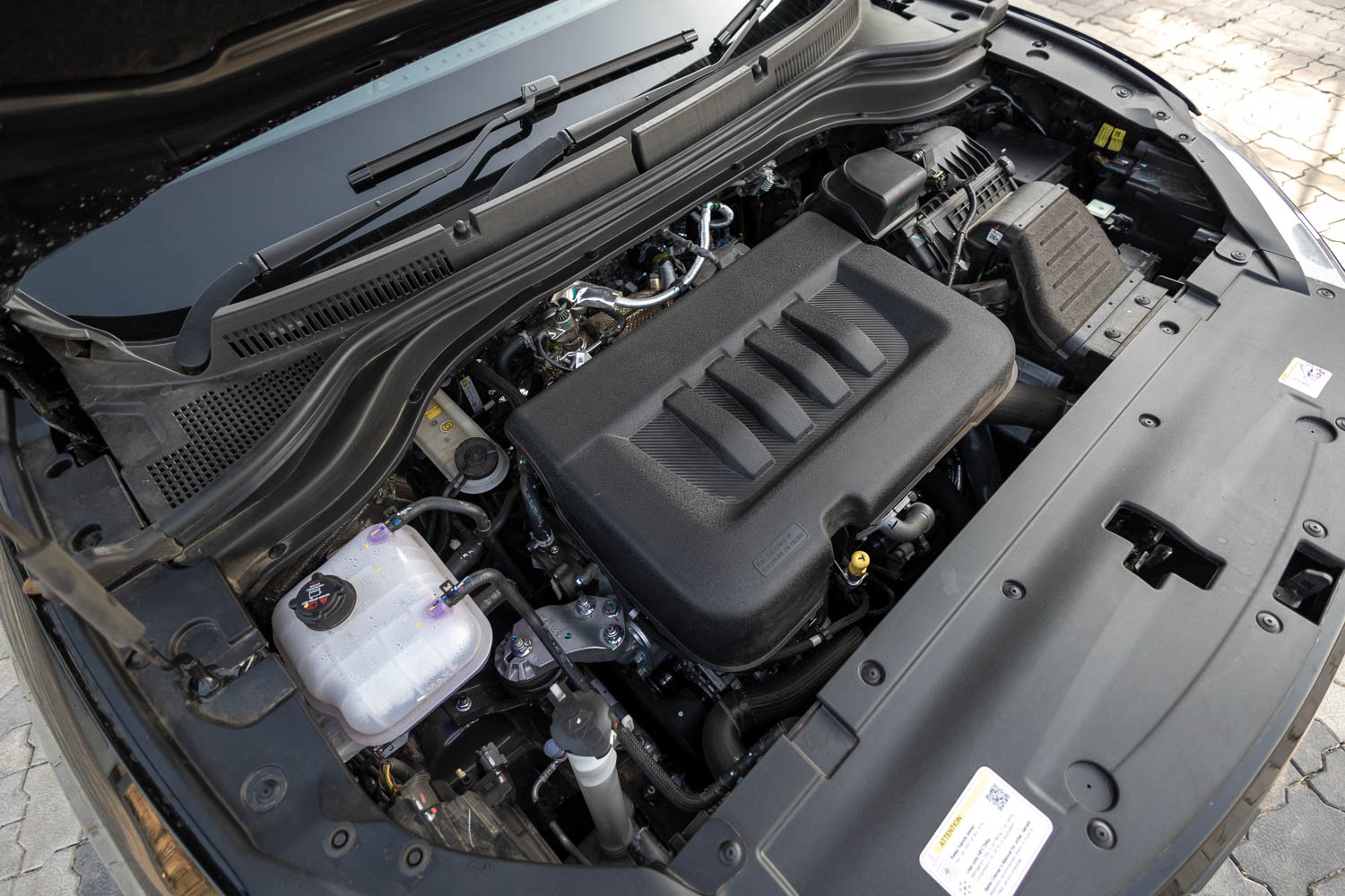 Mahindra XUV700 6-seater Variant Explored In Detail | CarDekho.com