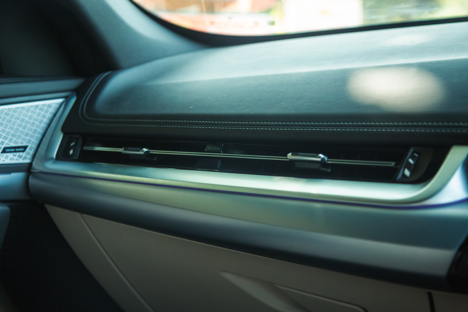 BMW iX1 Price - Features, Images, Colours & Reviews