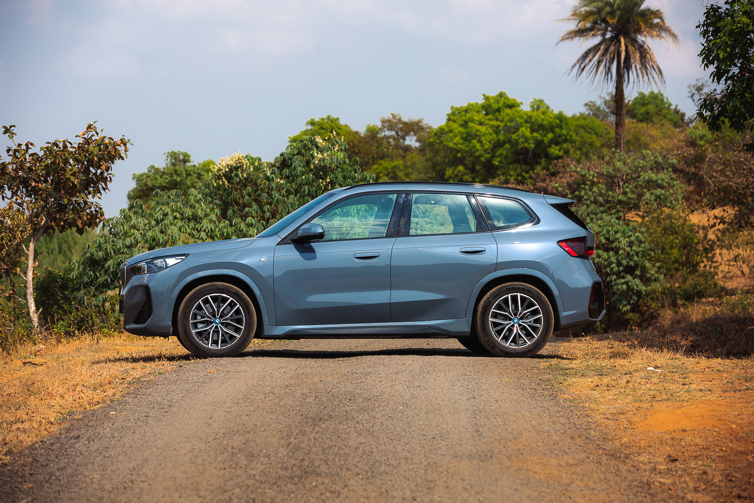 BMW iX1 Price - Features, Images, Colours & Reviews