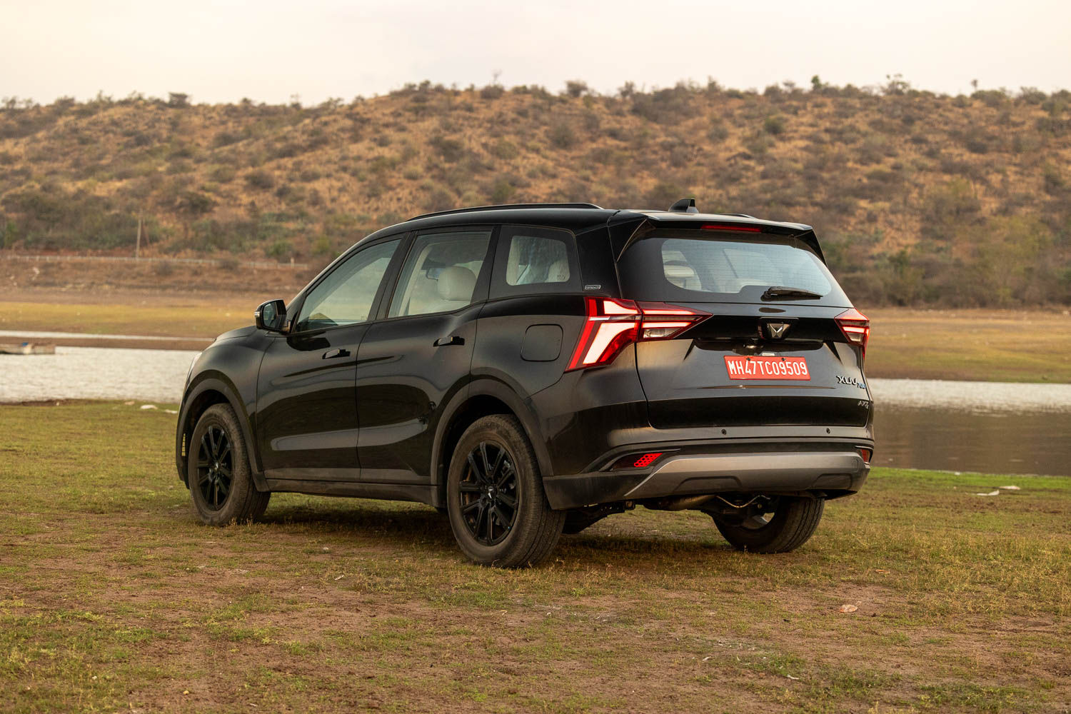 Mahindra XUV700 Price - 7 seater SUV, Images, Colors & Reviews