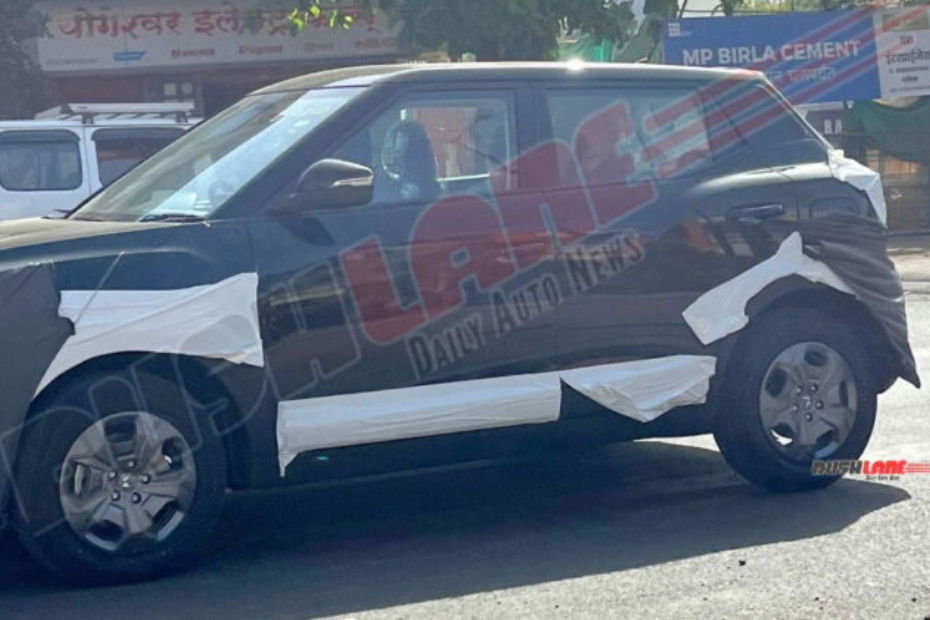 Mahindra XUV300 Facelift Interior Spied, Bigger Touchscreen Revealed ...