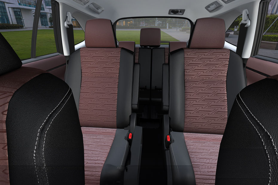 Toyota Innova Hycross GX (O) 7-seater Variant Explained In 7 Images ...