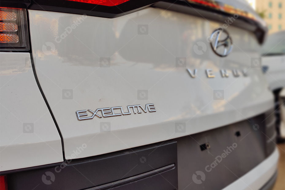 Hyundai Venue Executive Variant Explained In 7 Images | CarDekho.com