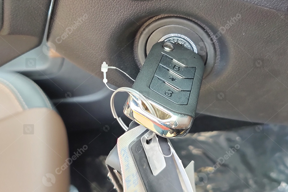 Mahindra Scorpio N Z8 Select Variant Explained In 10 Images | CarDekho.com