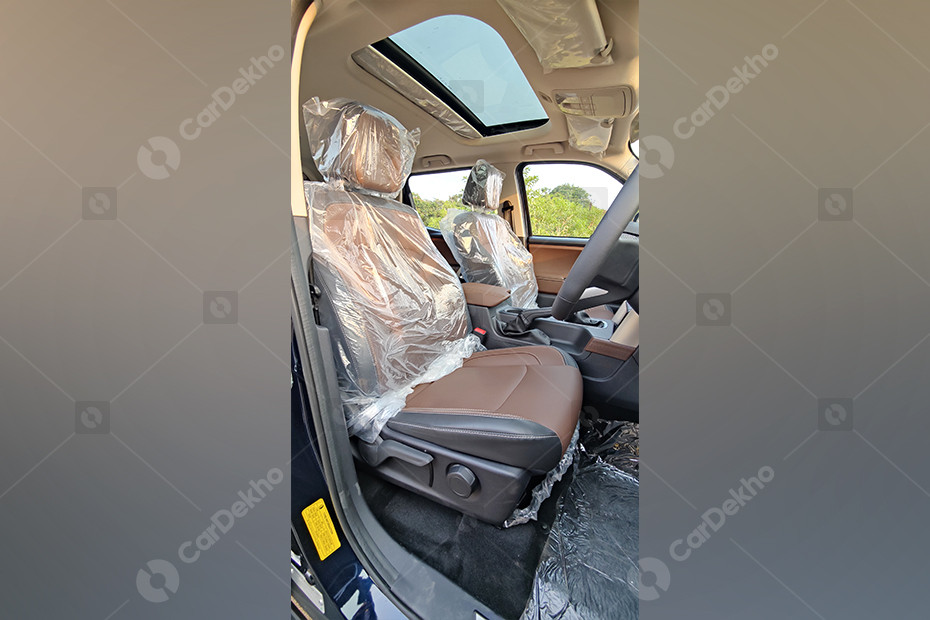 Mahindra Scorpio N Z8 Select Variant Explained In 10 Images | CarDekho.com