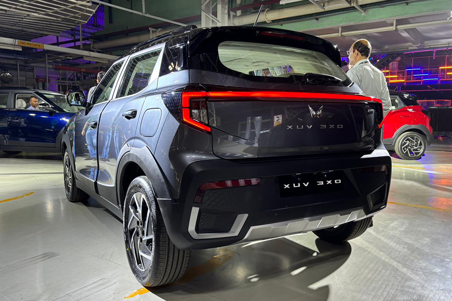 Mahindra XUV 3XO vs Mahindra XUV300: Old vs New | CarDekho.com