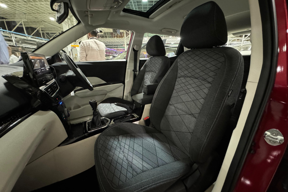 Mahindra XUV 3XO MX3 Pro Explained In 7 Images | CarDekho.com