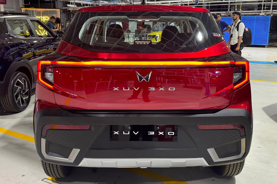 Mahindra XUV 3XO MX3 Pro Explained In 7 Images | CarDekho.com