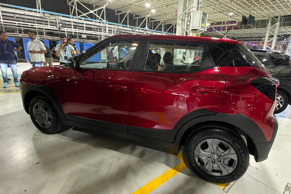 Mahindra XUV 3XO MX3 Pro Explained In 7 Images | CarDekho.com