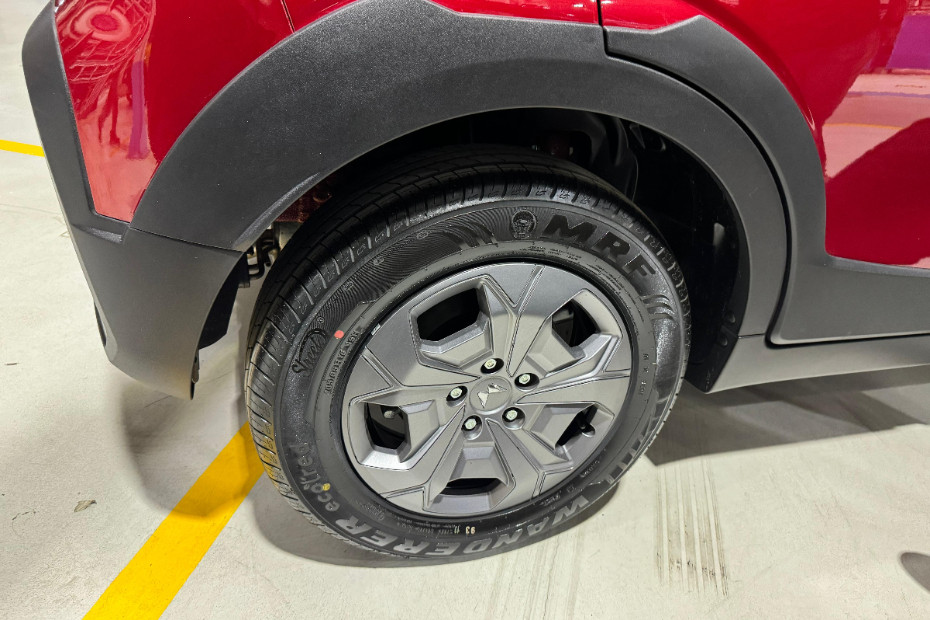 Mahindra XUV 3XO MX3 Pro Explained In 7 Images | CarDekho.com