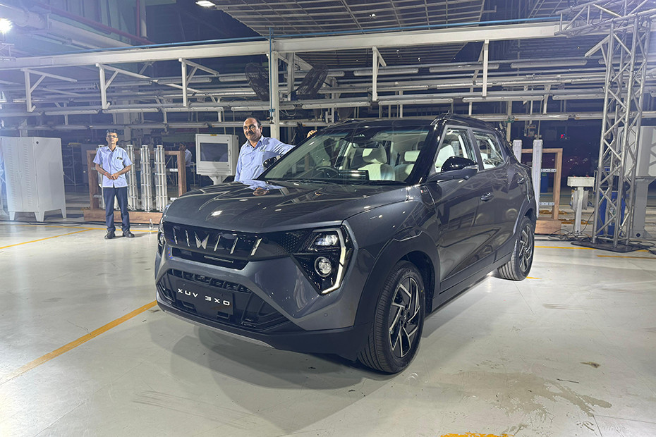 Mahindra XUV 3XO Variant-wise Colour Options Detailed | CarDekho.com