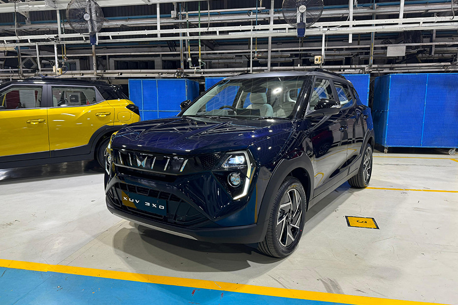 Mahindra XUV 3XO Variant-wise Colour Options Detailed | CarDekho.com