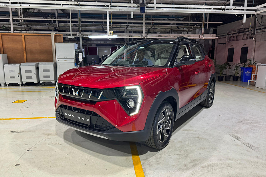 Mahindra XUV 3XO Variant-wise Colour Options Detailed | CarDekho.com