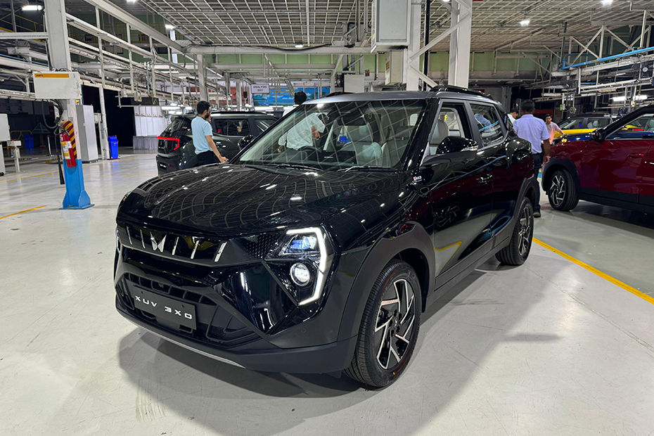 Mahindra XUV 3XO Variant-wise Colour Options Detailed | CarDekho.com