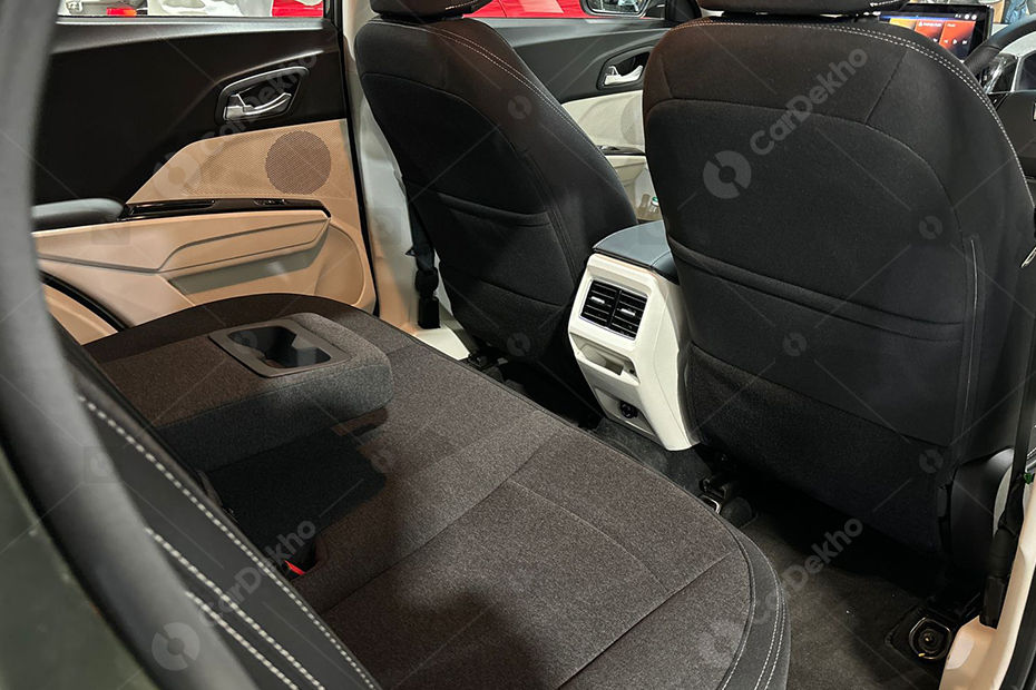Mahindra XUV 3XO AX5 Variant Explained In 7 Images | CarDekho.com