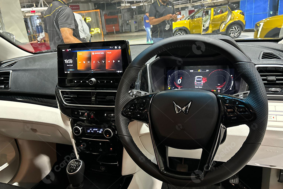 Mahindra XUV 3XO AX5 Variant Explained In 7 Images | CarDekho.com