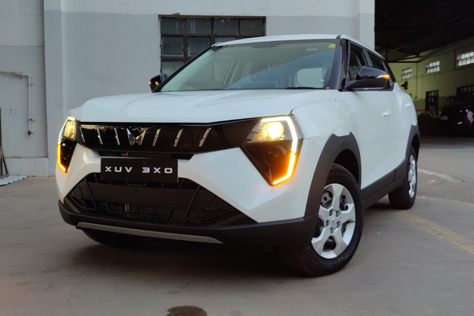 Mahindra XUV 3XO MX3 Variant Explained In 9 Images | CarDekho.com