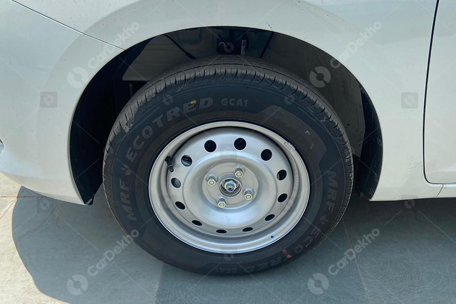 New Maruti Swift Base-spec Lxi Variant Explained In 10 Images ...