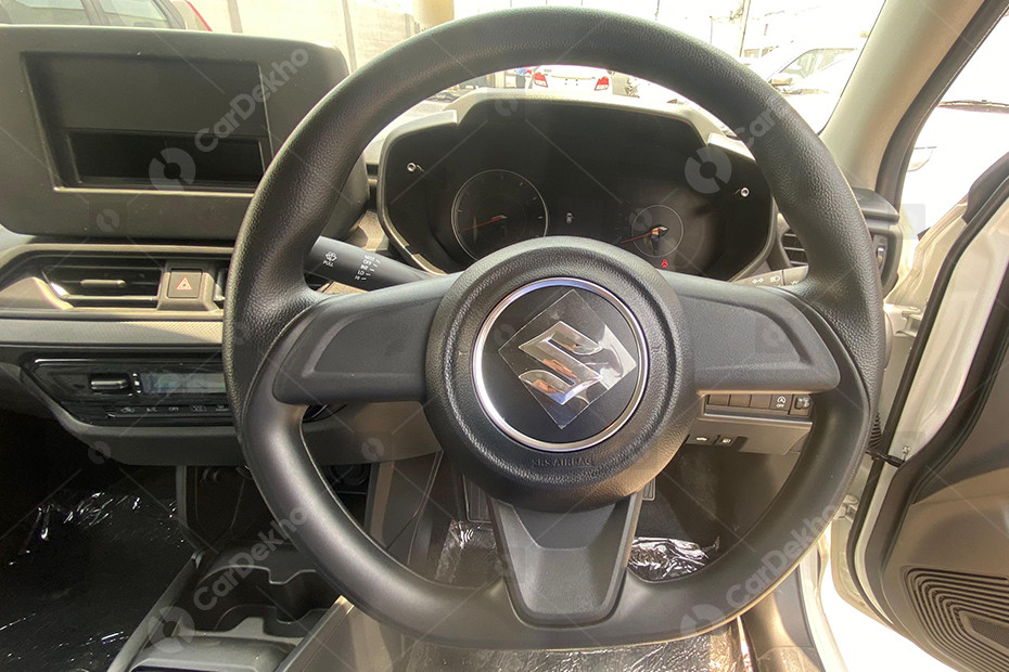 New Maruti Swift Base-spec Lxi Variant Explained In 10 Images ...