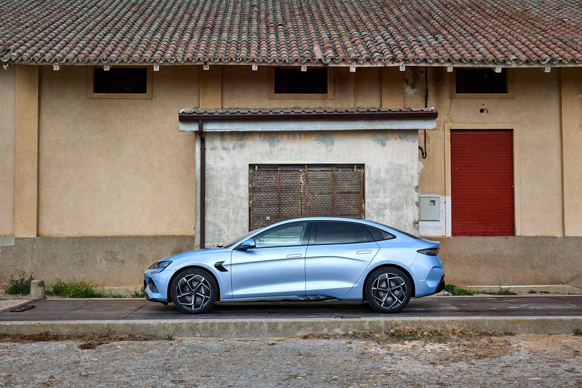 Xiaomi SU7 vs BYD Seal Specifications Compared: Dimensions, Powertrains ...