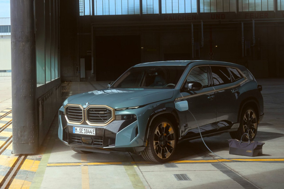 Watch: Plug-in Hybrid Tech In Cars Explained | CarDekho.com