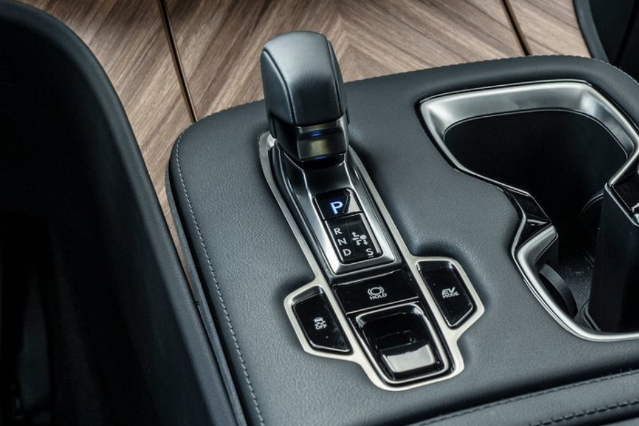 Ranbir Kapoor And Alia Bhatt Bring Home A Lexus LM Luxury MPV ...