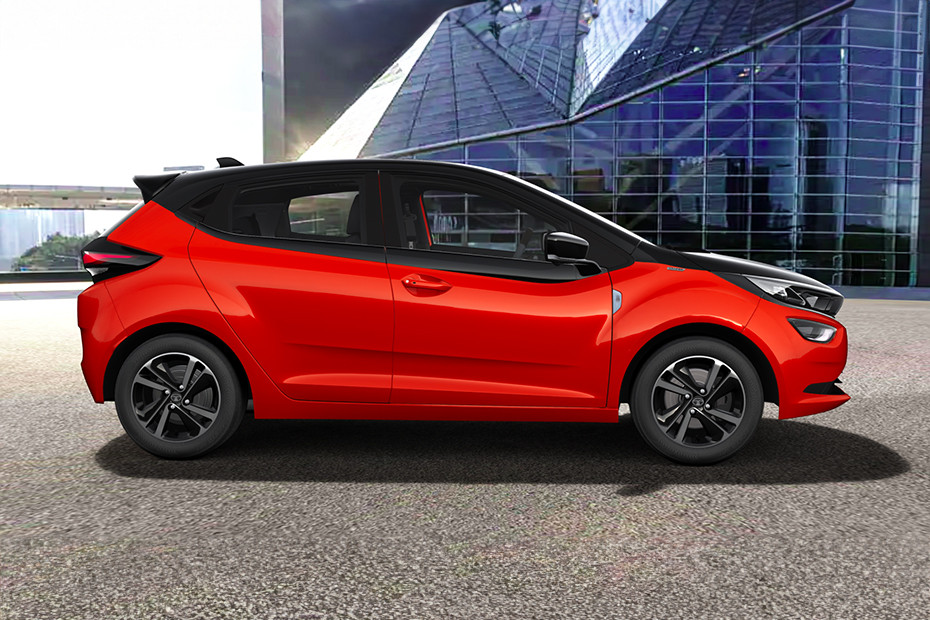 Tata Altroz Racer R2 Variant Explained In 7 Images | CarDekho.com