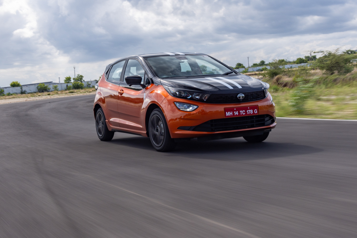 Tata Altroz Racer Price - Features, Images, Colours & Reviews