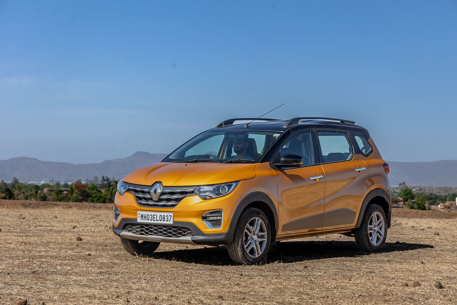 Renault Triber Price - Features, Images, Colours & Reviews