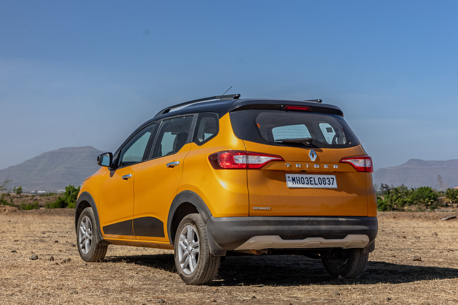 Renault Triber Price - Features, Images, Colours & Reviews