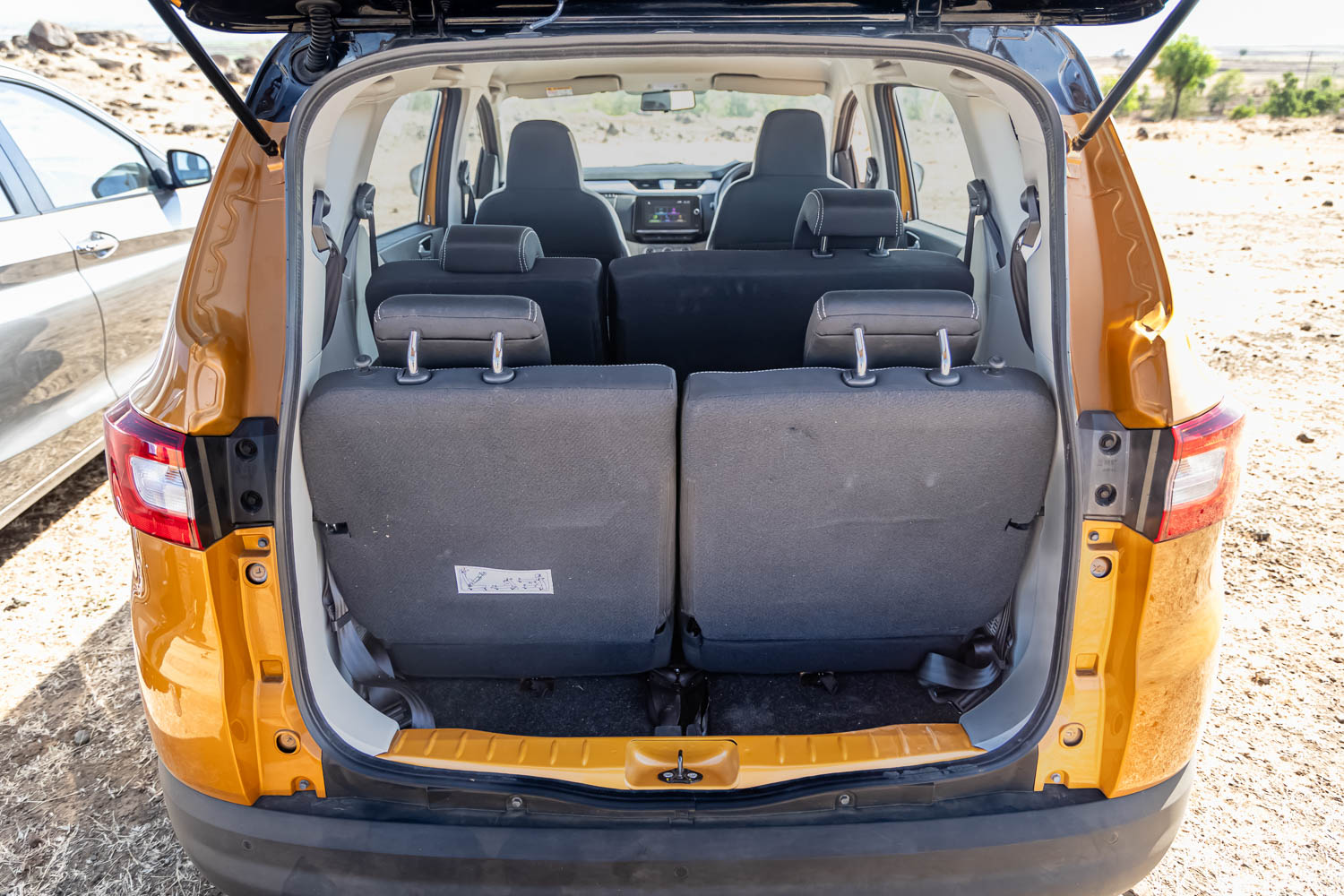 Renault Triber Price - Features, Images, Colours & Reviews