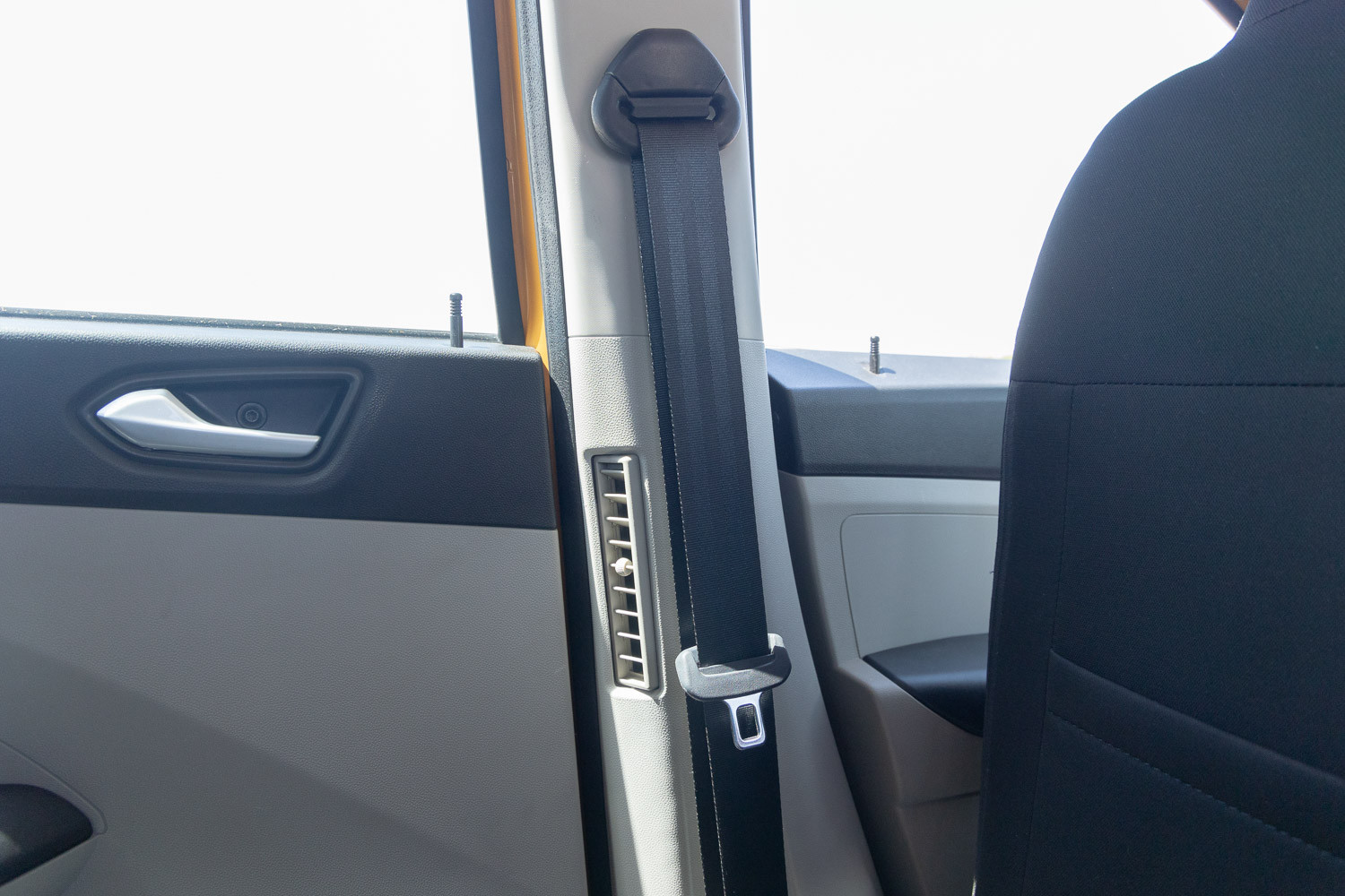 Renault Triber Price - Features, Images, Colours & Reviews