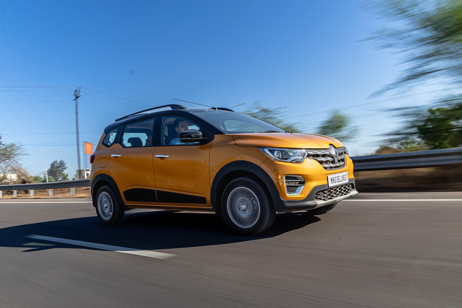 Renault Triber Price - Features, Images, Colours & Reviews