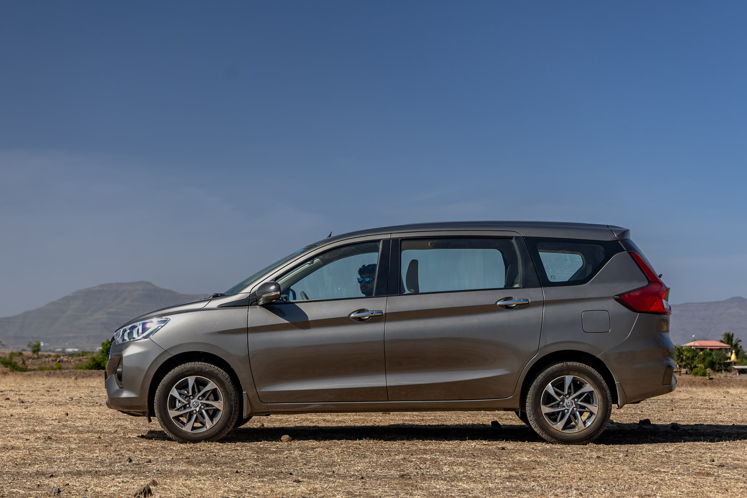 Toyota Rumion Price - Features, Images, Colours & Reviews