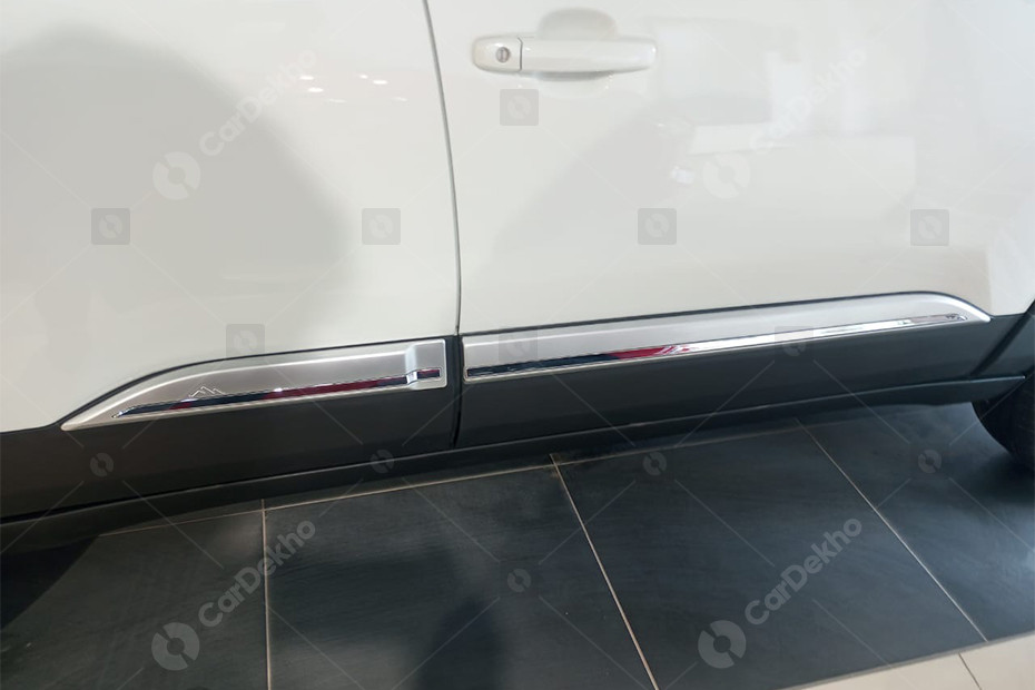 Maruti Brezza Urbano Edition Detailed In 7 Real-life Images | CarDekho.com