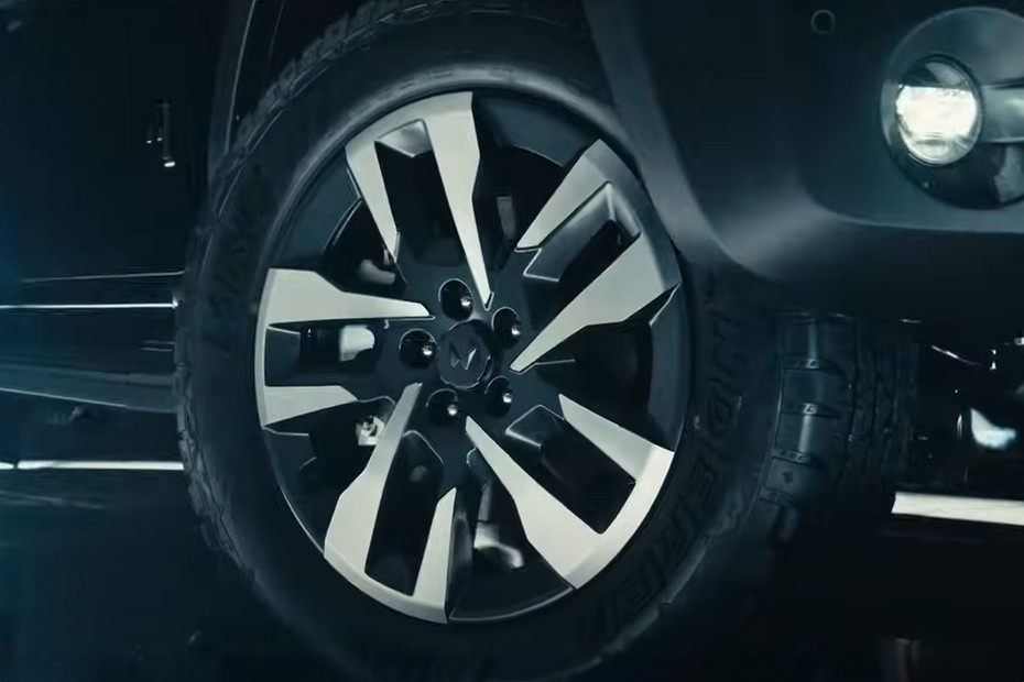 2024 Mahindra Thar Roxx (Thar 5-door) vs Mahindra Thar 3-door: 5 Key ...